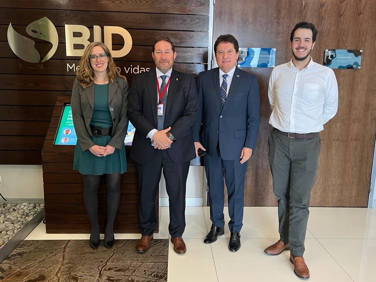 EL BANCO INTERAMERICANO DE DESARROLLO (BID), RECIBE AL PRESIDENTE Y AL ...